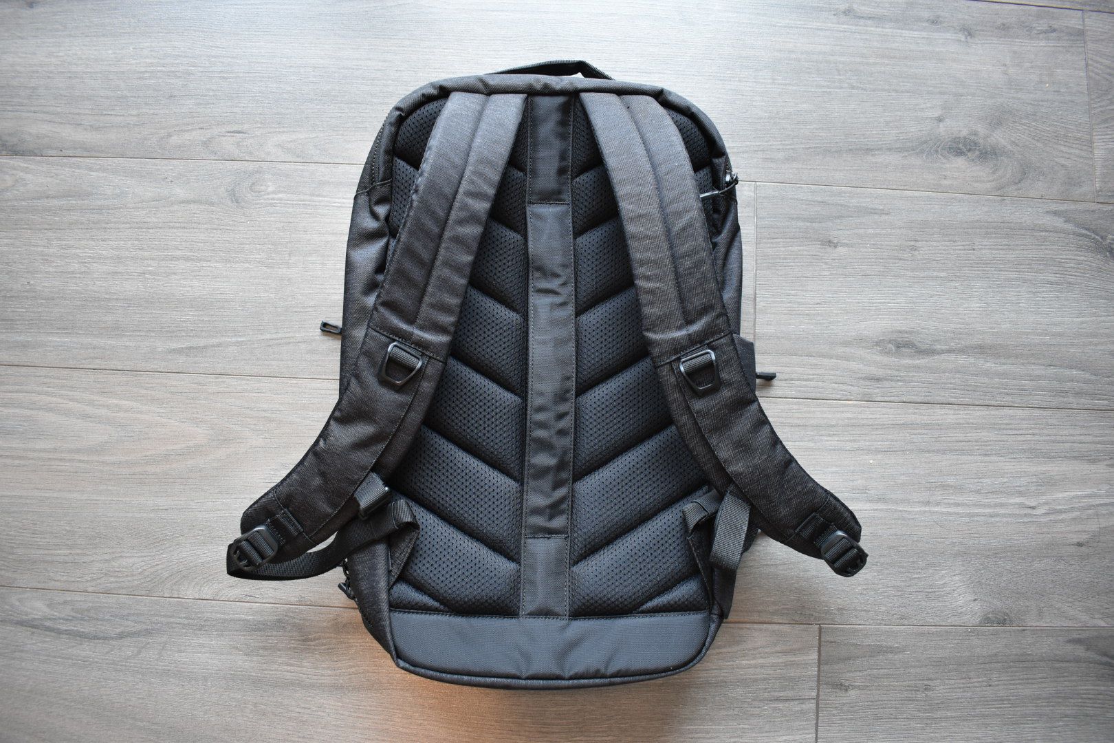 【Millet exp 20+】レビュー：仕事も普段使いもこれでOK！容量調節できる万能リュック - 旅と海外移住ブログ